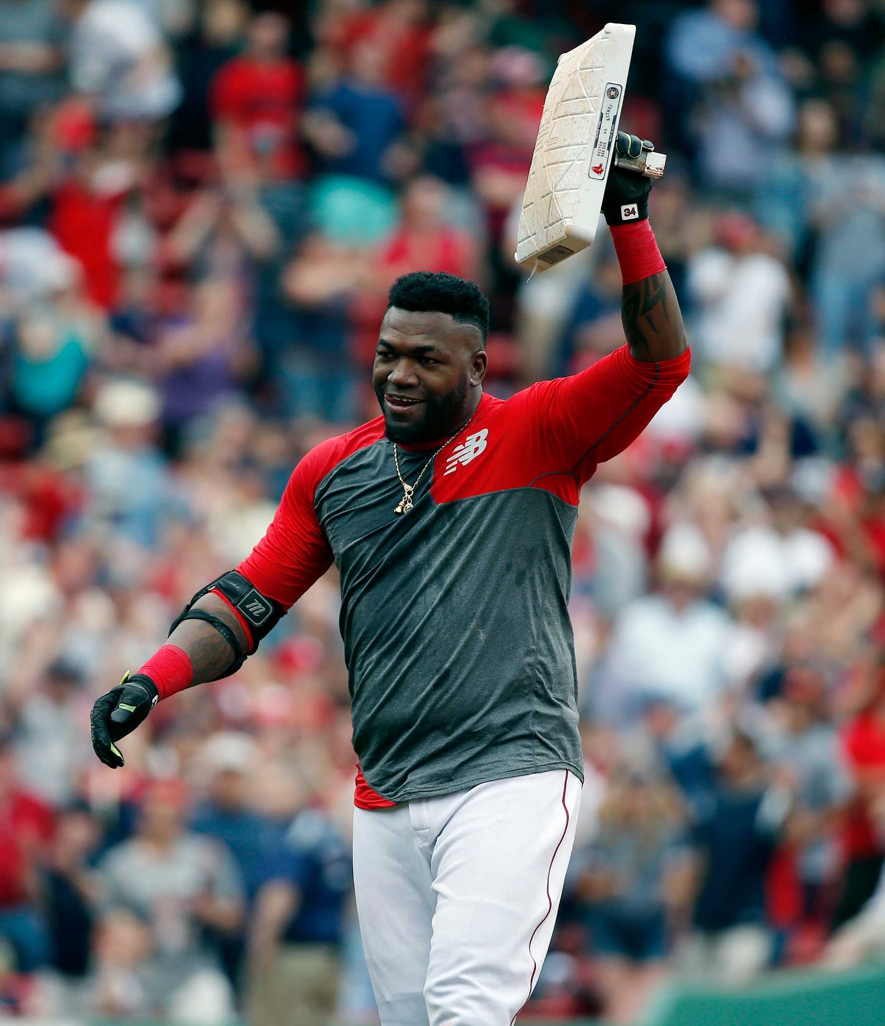 Big Papi puts on big show, lifts Sox