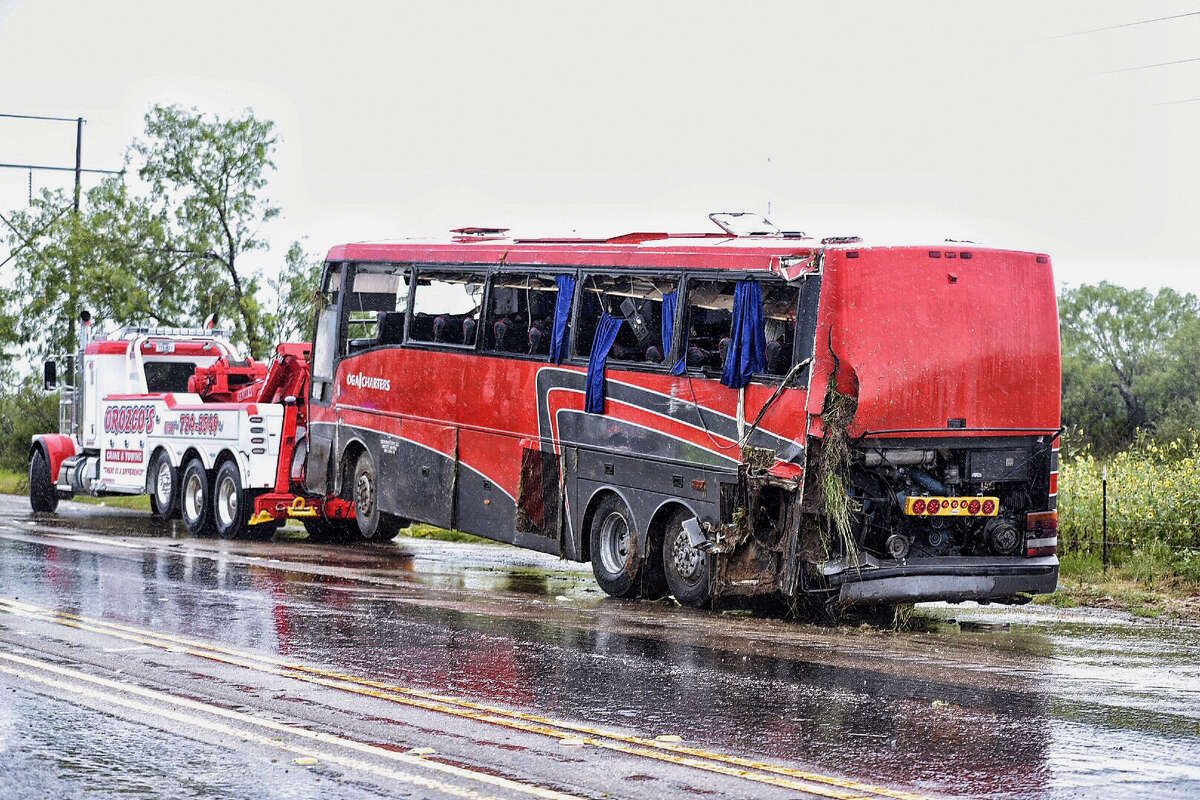 South Texas charter bus crash kills 8, injures 44