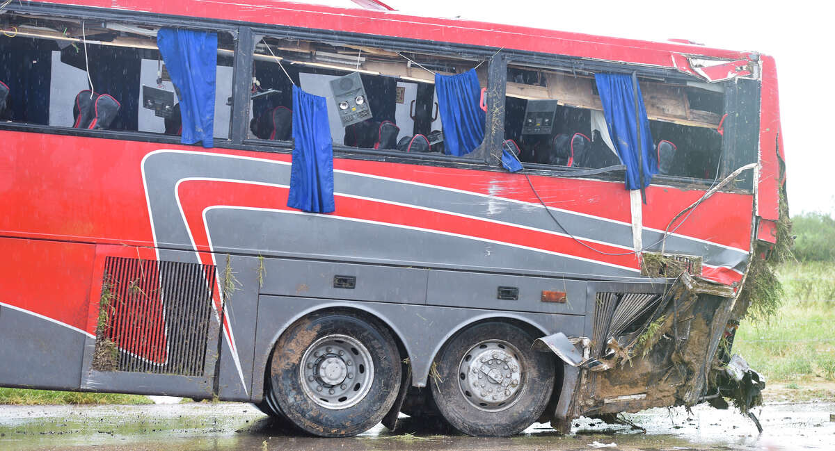 South Texas charter bus crash kills 8, injures 44