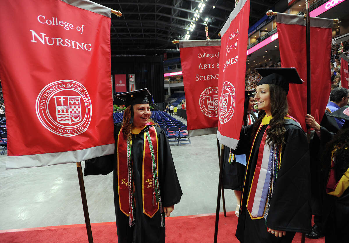 Man proposes after SHU graduation