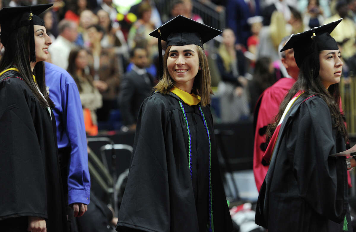 Man proposes after SHU graduation