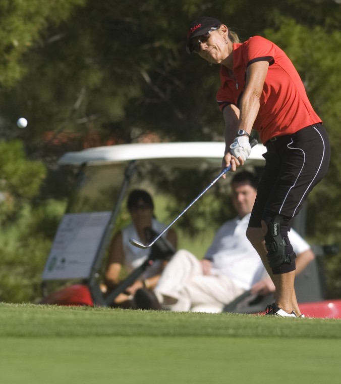 Cure's double bogey opens door for Barker