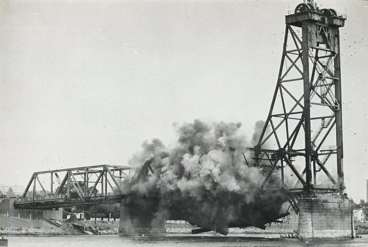 Historical photos: Dunn Memorial Bridge