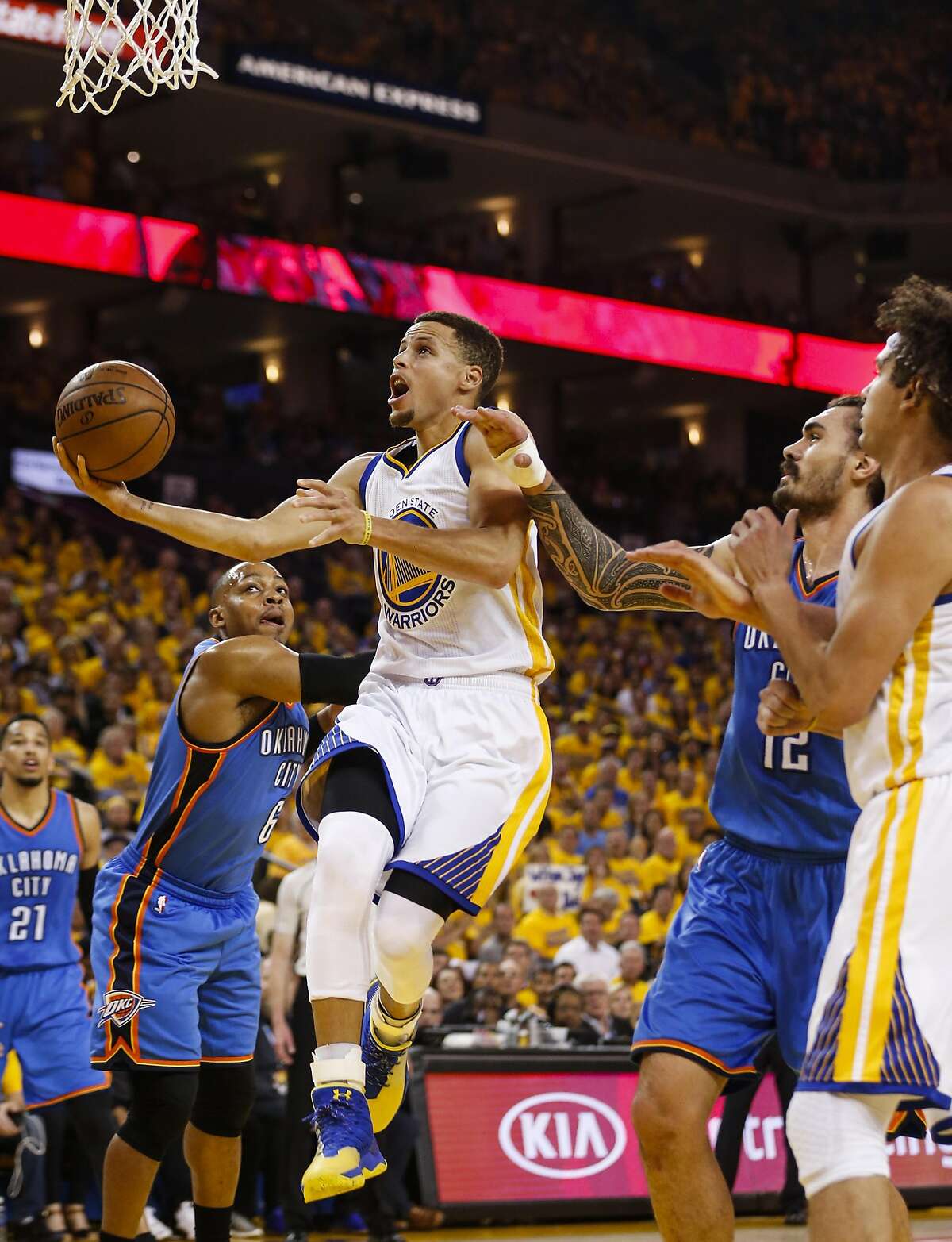 Steph Curry dives into the stands at Oracle, rest of the world asks why ...