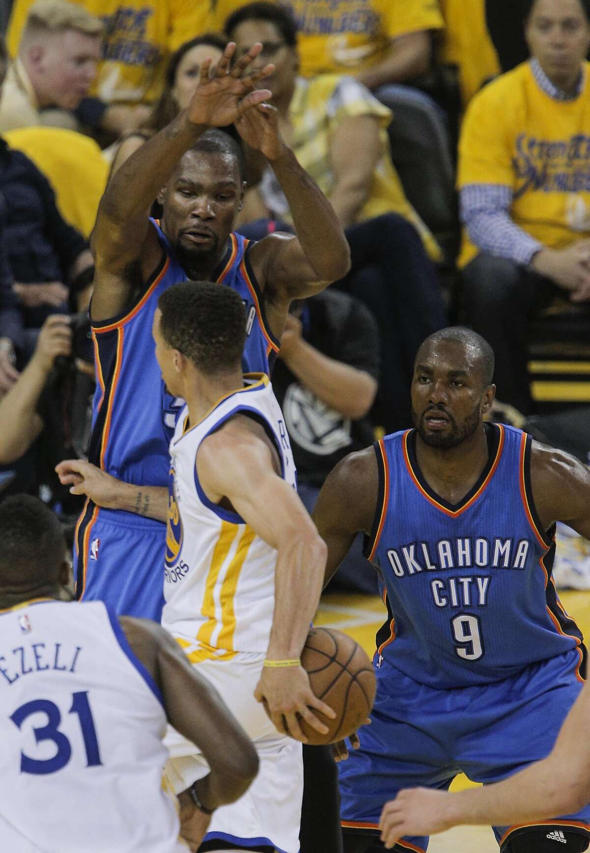 Steph Curry dives into the stands at Oracle, rest of the world asks why ...
