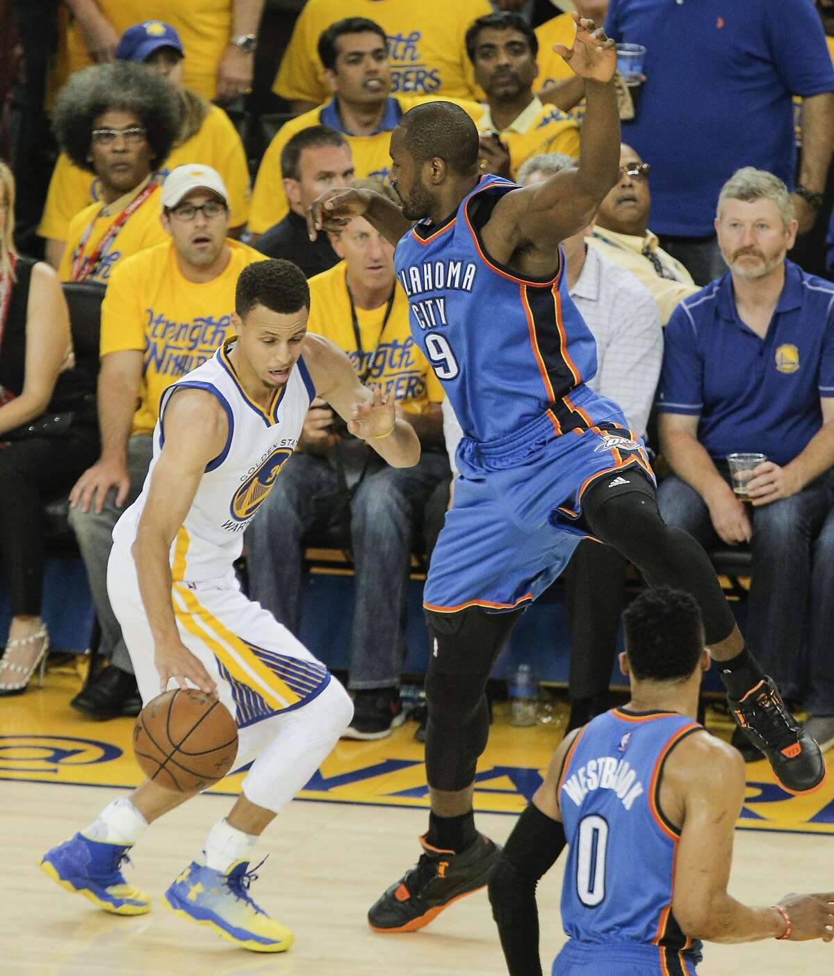Steph Curry dives into the stands at Oracle, rest of the world asks why ...