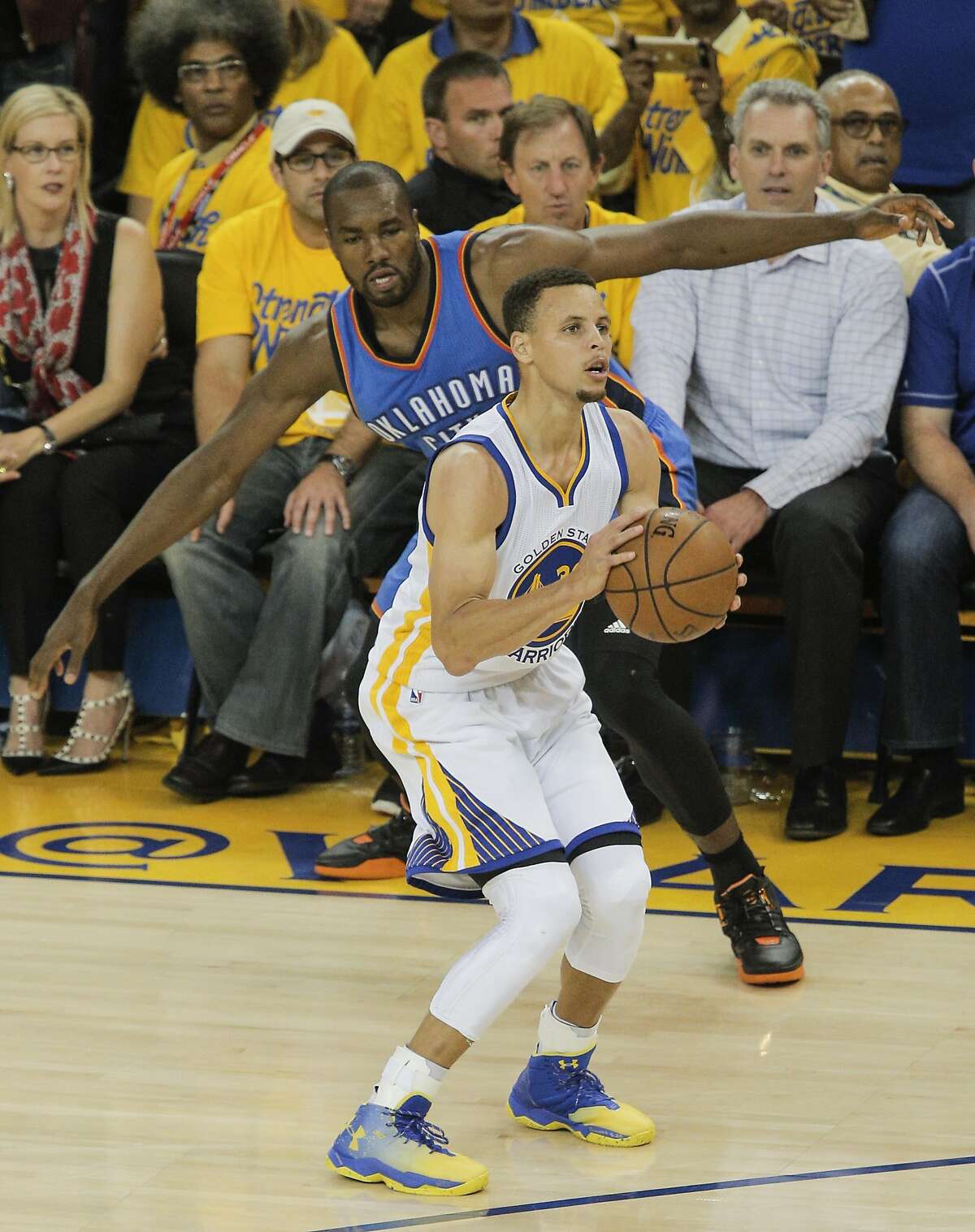 Steph Curry dives into the stands at Oracle, rest of the world asks why ...