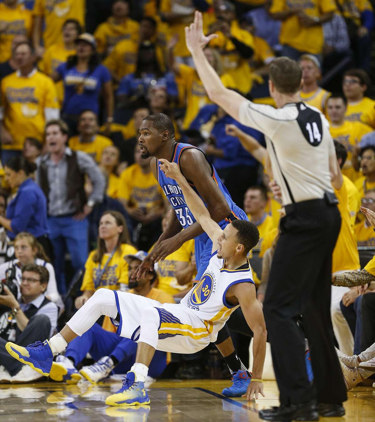 Steph Curry dives into the stands at Oracle, rest of the world asks why ...
