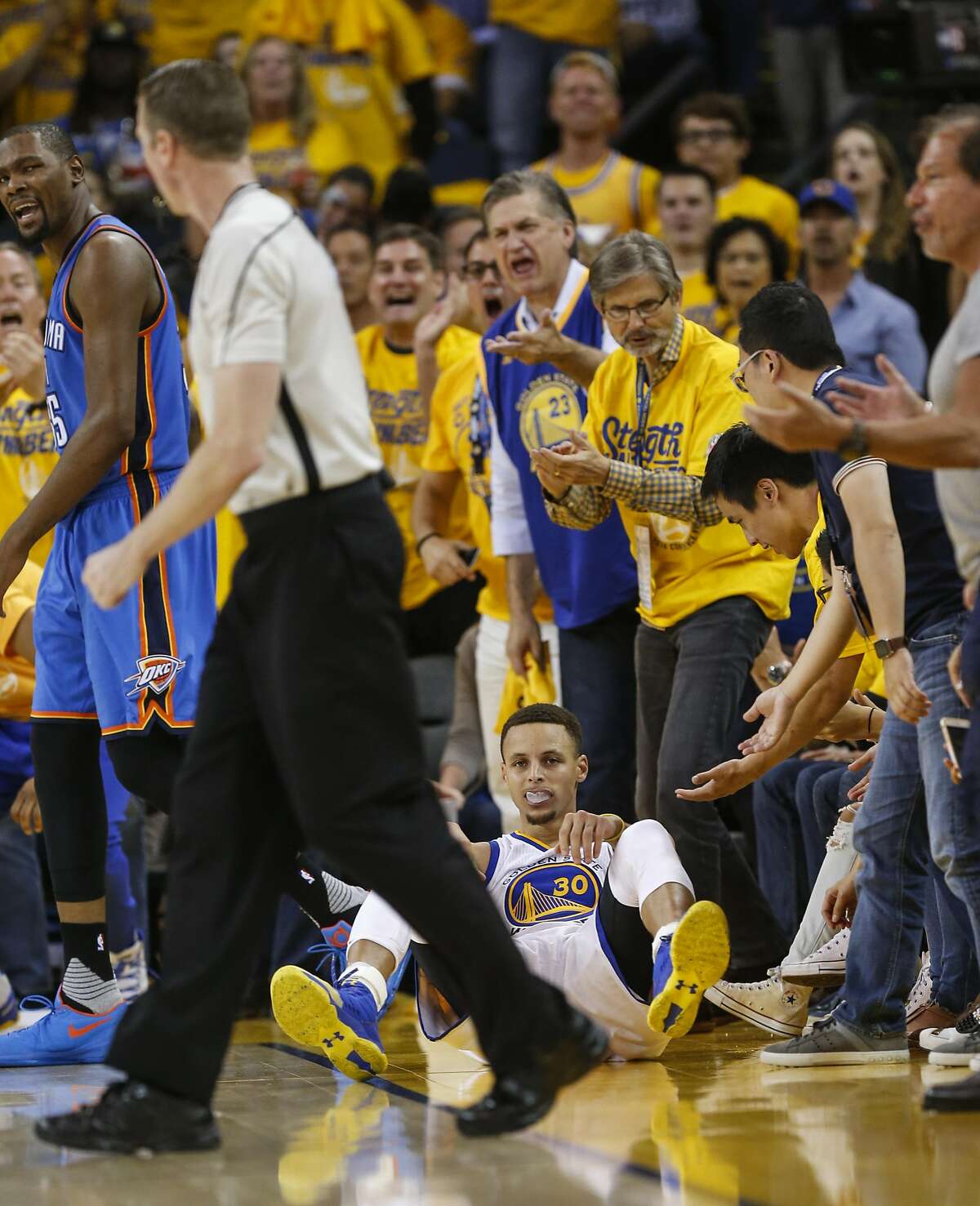 Steph Curry dives into the stands at Oracle, rest of the world asks why ...