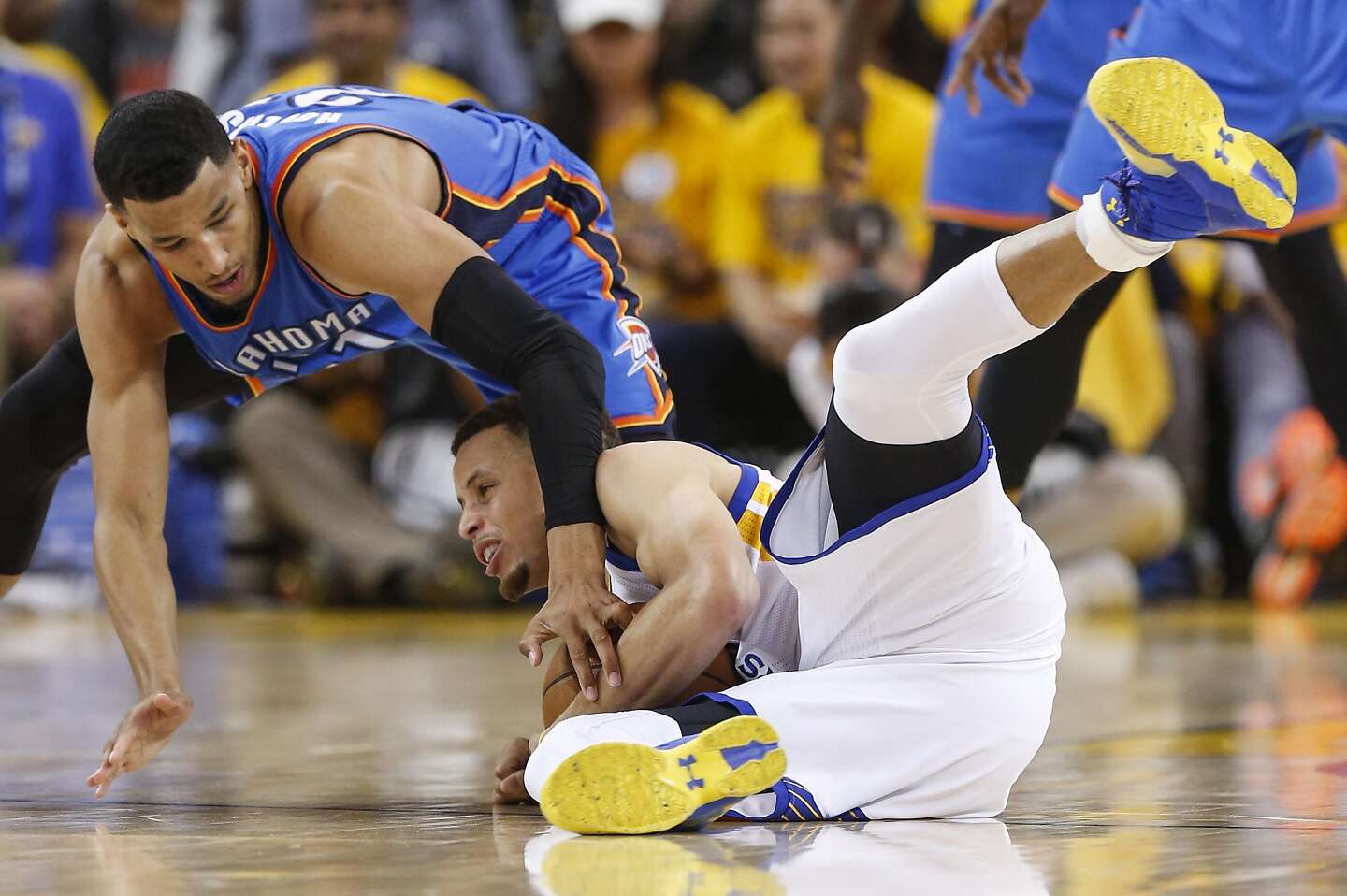 Steph Curry dives into the stands at Oracle, rest of the world asks why ...