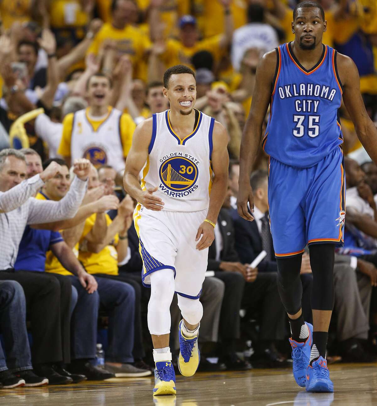 Steph Curry dives into the stands at Oracle, rest of the world asks why ...