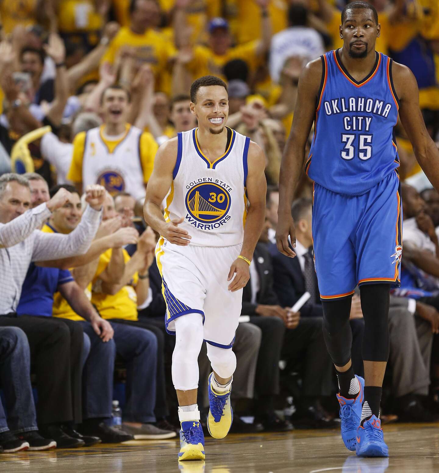 Steph Curry dives into the stands at Oracle, rest of the world asks why ...