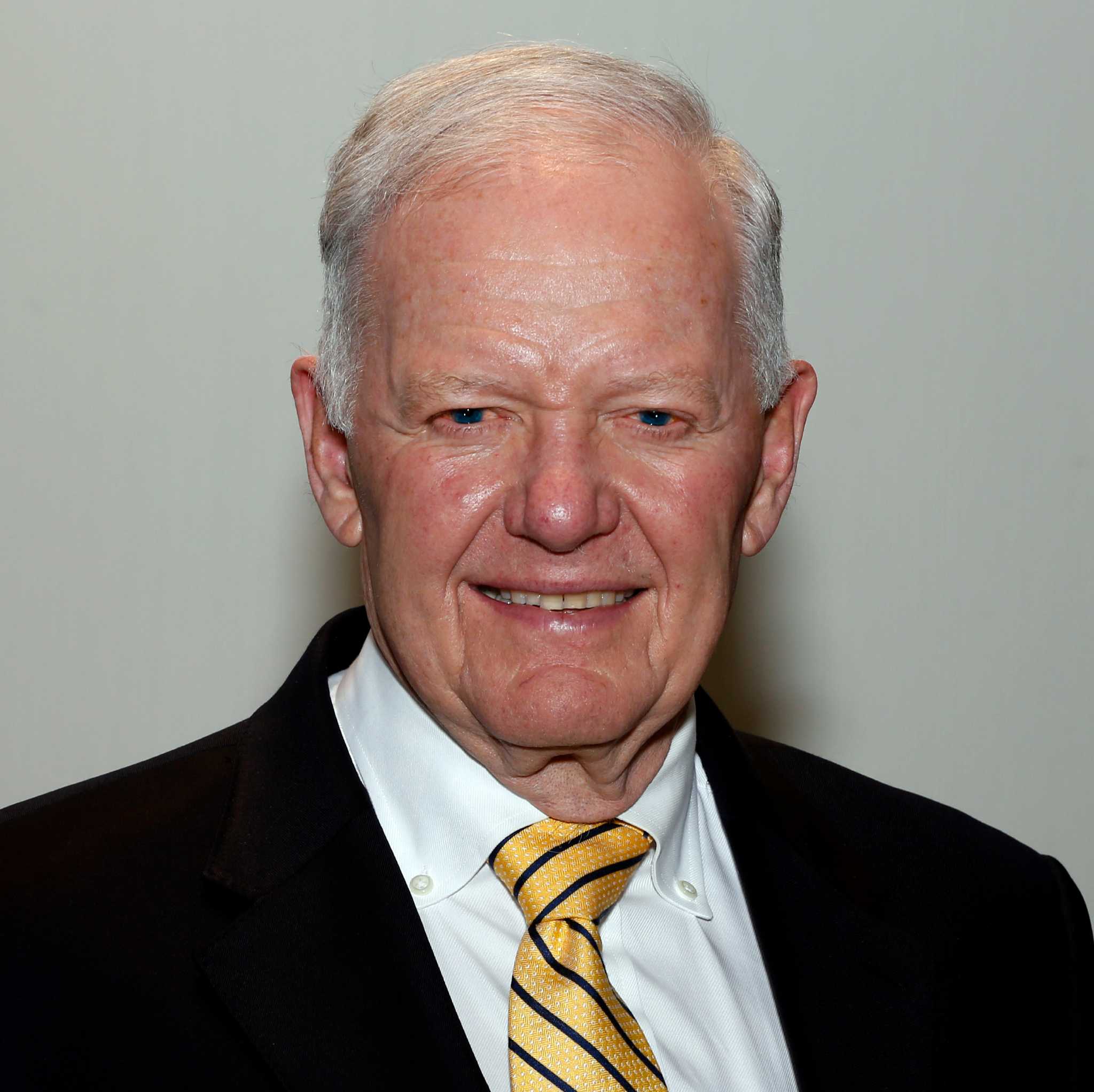 Consortium led by billionaire Ray Hunt drops bid for Oncor