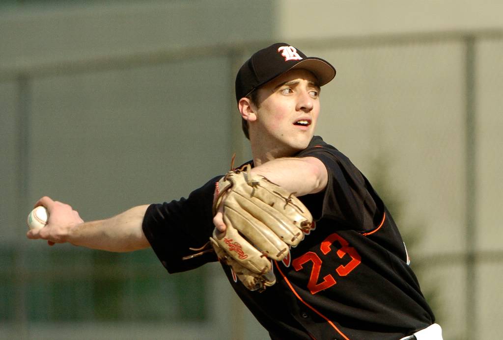 Ridgefield edges Westhill in baseball