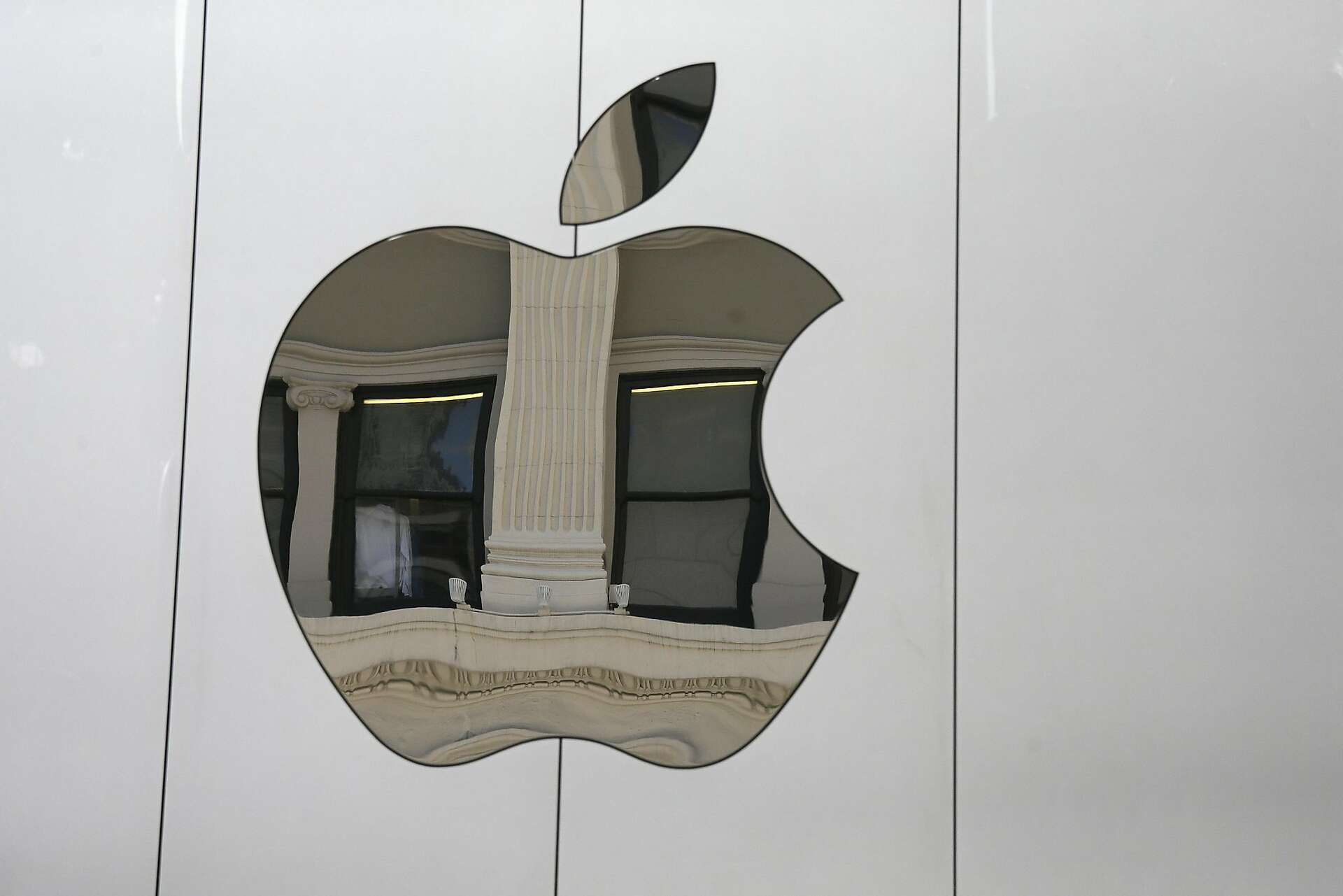 Apple hopes SF flagship will encourage customers to linger
