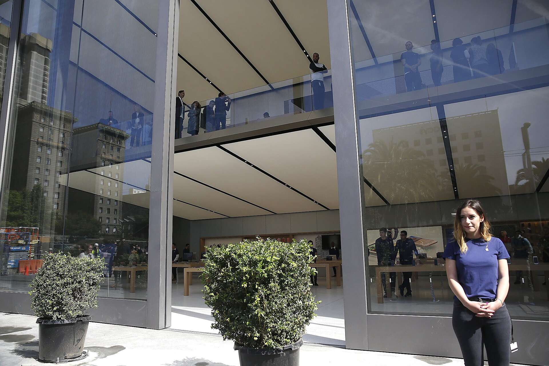 Apple hopes SF flagship will encourage customers to linger