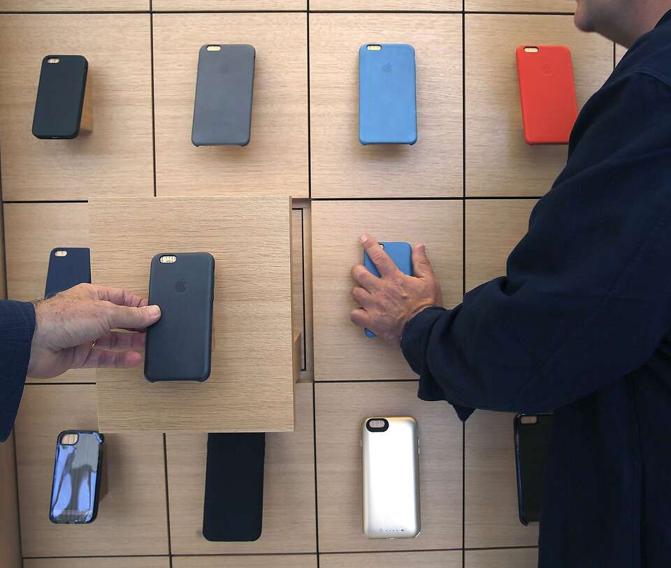 Apple hopes SF flagship will encourage customers to linger