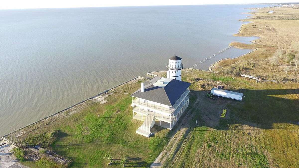 'Hurricane proof' lighthouse and home hit the market in Anahuac,Texas