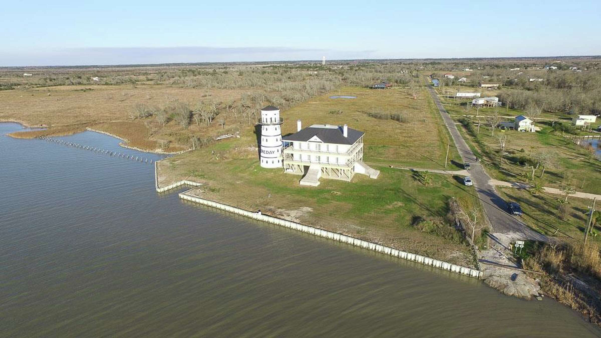 'Hurricane proof' lighthouse and home hit the market in Anahuac,Texas