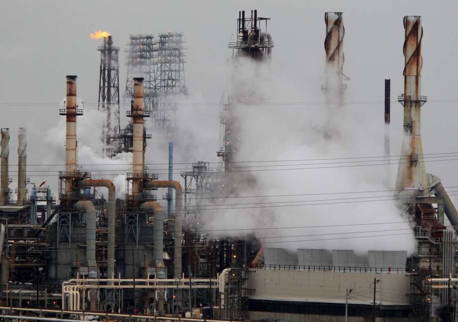 Pipeline leak near Exxon Mobil's Baytown plant prompts evacuations ...