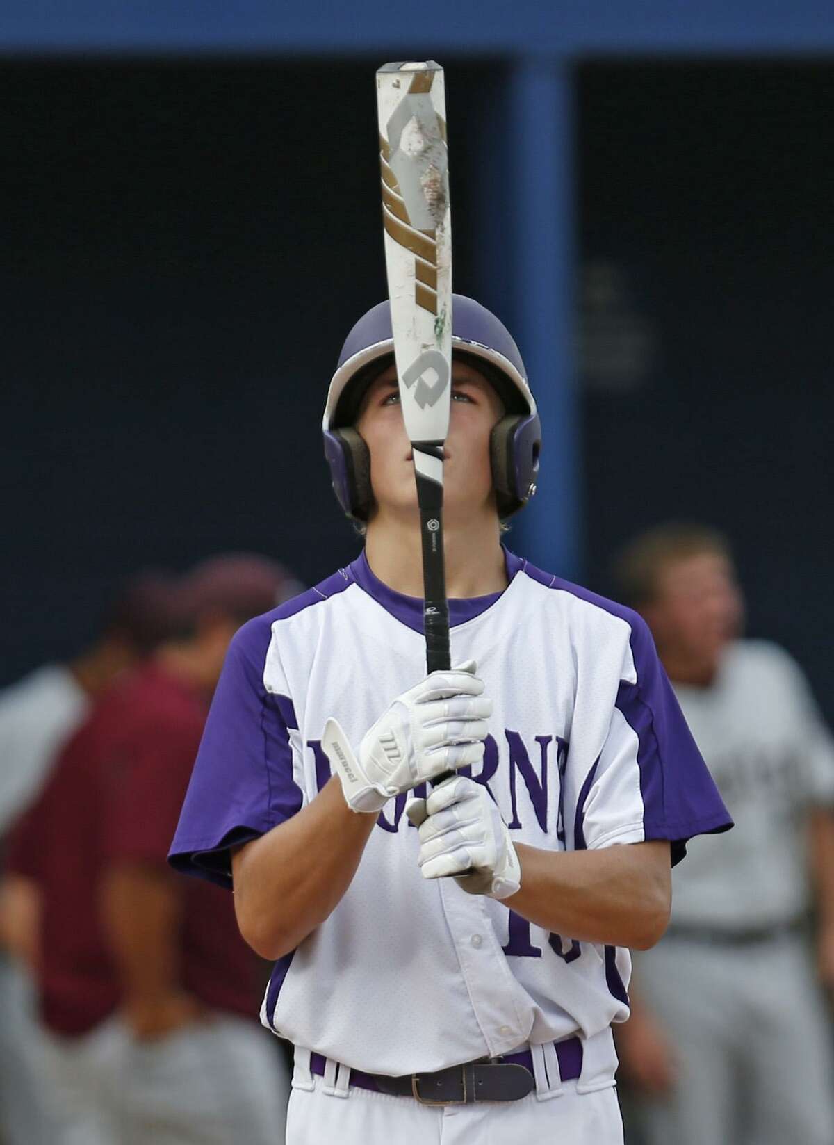 Boerne wins third-round opener on errant throw