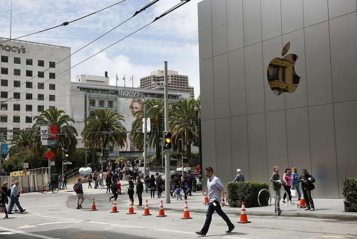 Apple Union Square store opens to large crowds