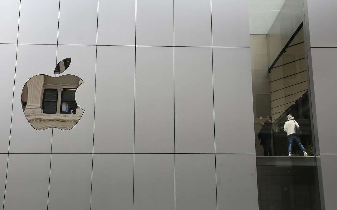 Apple Union Square store opens to large crowds