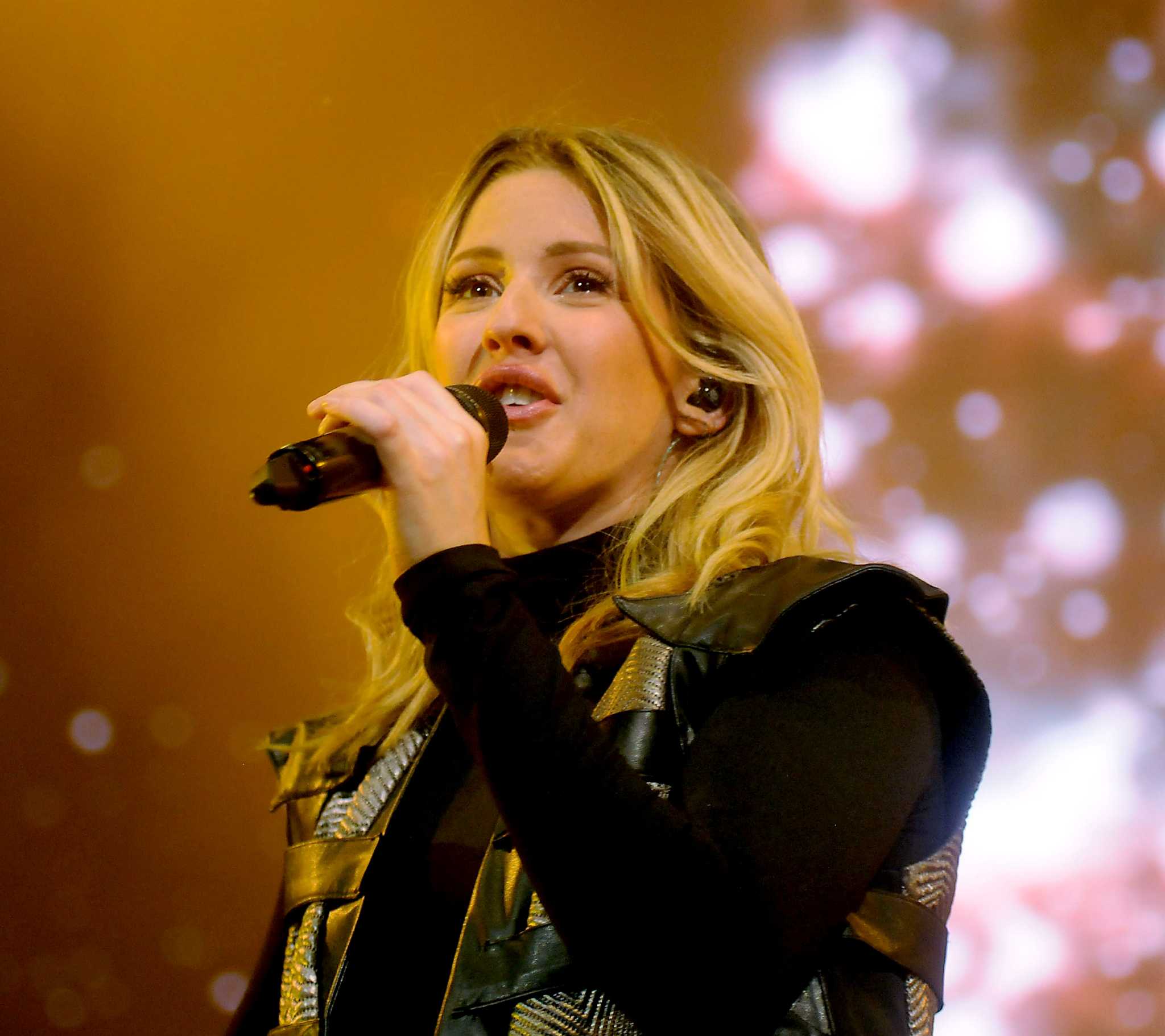 Goulding dazzles Houston fans in Delirium tour