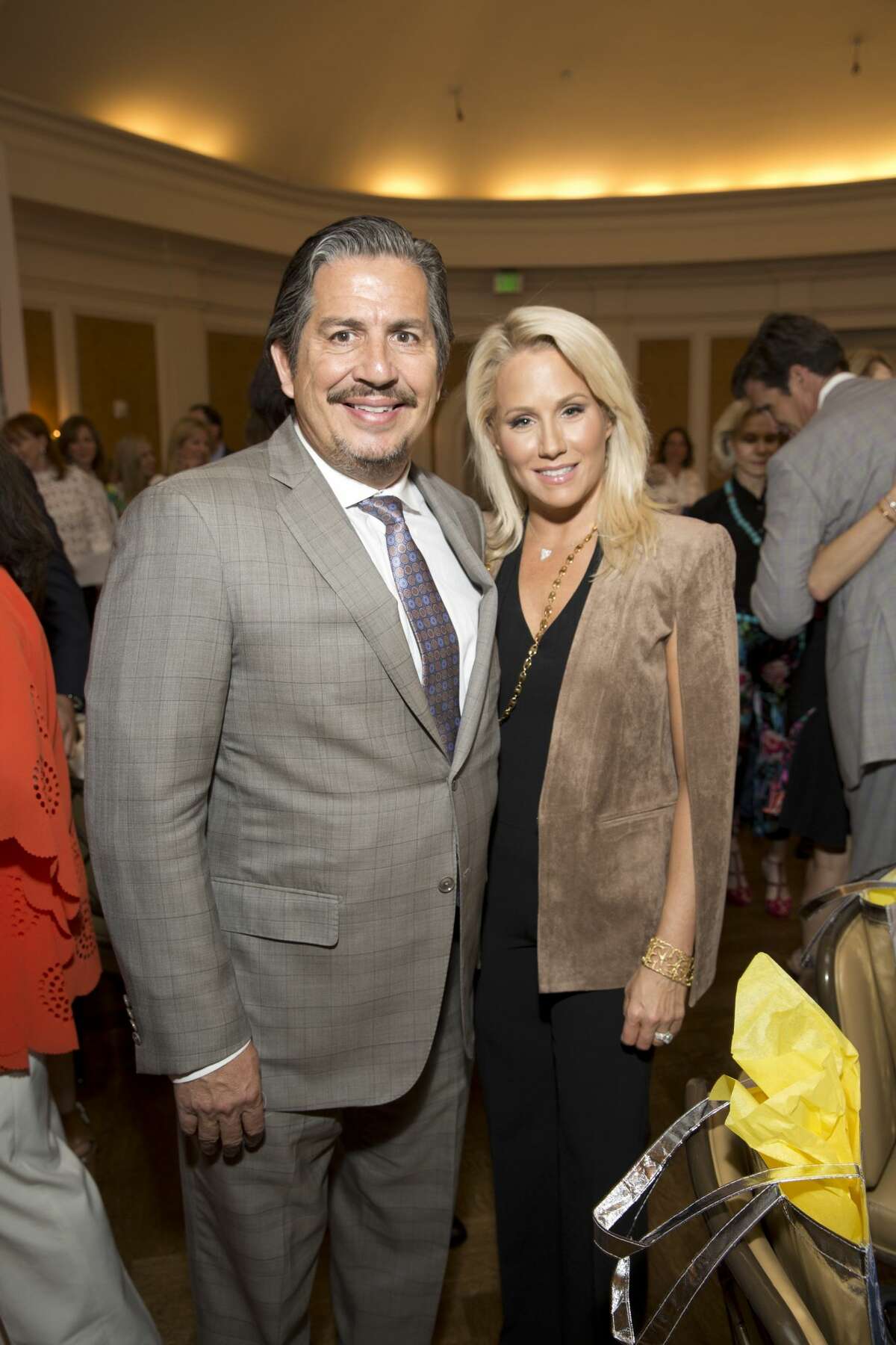 Supermodels and local philanthropists went barefoot at luncheon for ...