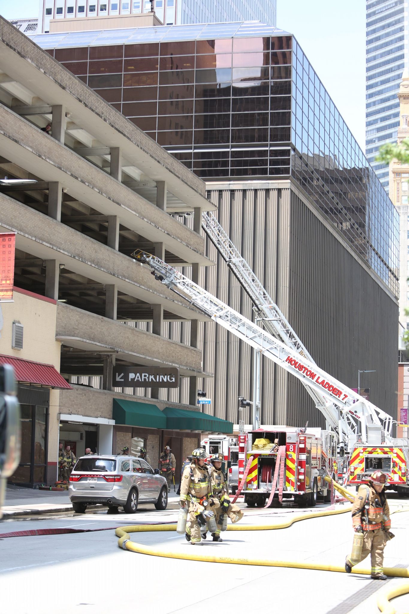 Fire erupts in downtown Houston parking garage