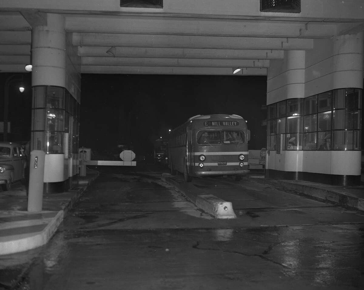 When the Golden Gate Bridge was closed by a violent storm