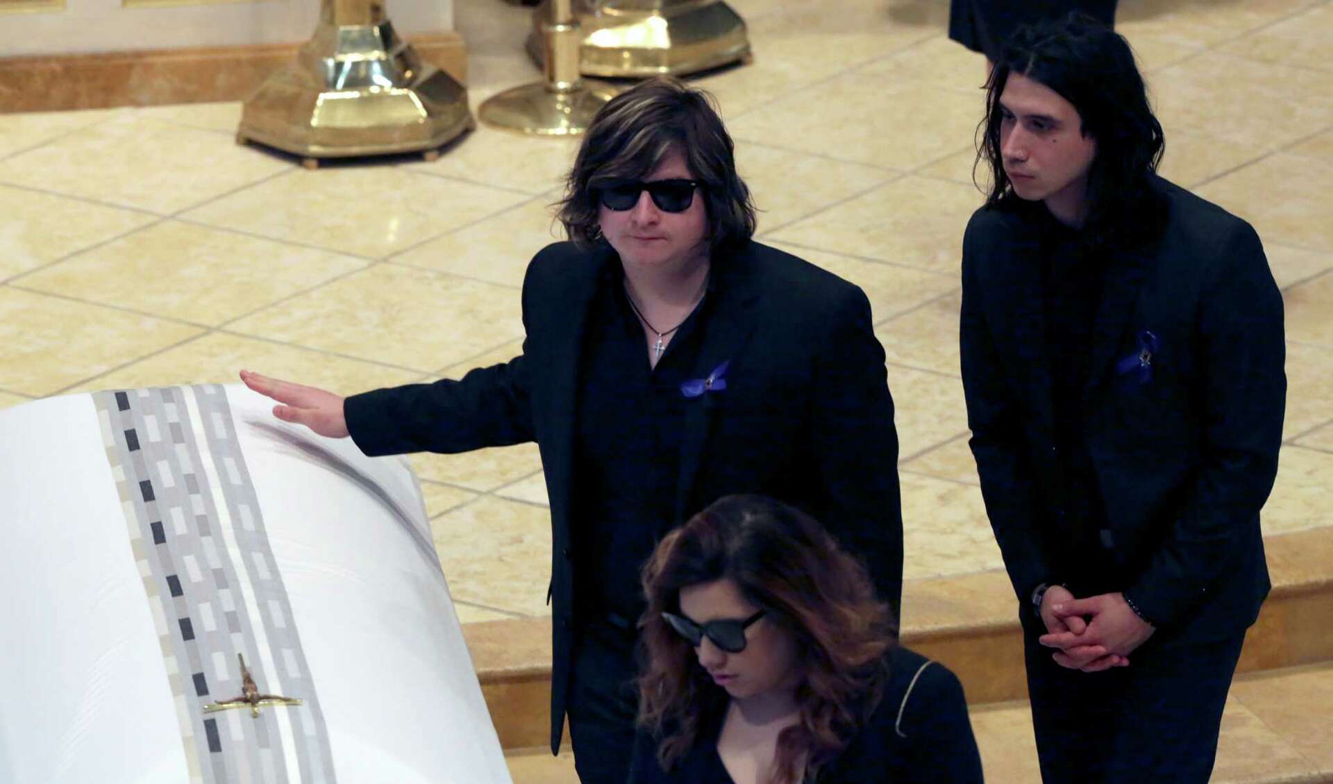 Tejano stars, hundreds of fans honor Emilio Navaira during funeral in ...