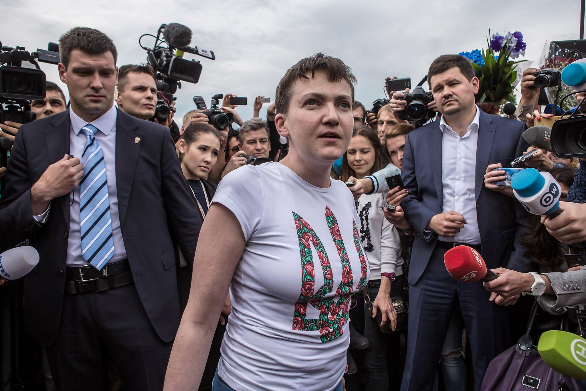 Freed Ukrainian pilot returns home after 2 years in Russia