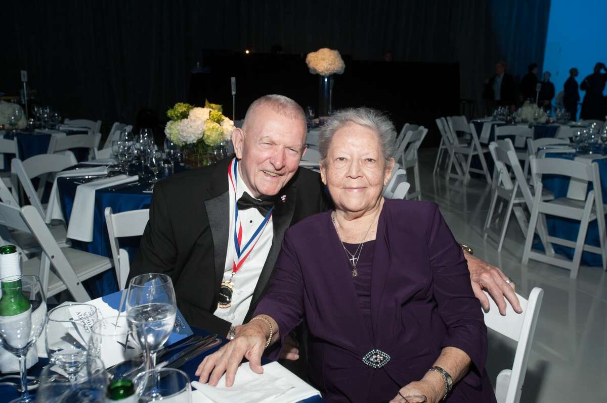 Record-breaking crowd fetes Lone Star Flight Museum's 19th annual gala