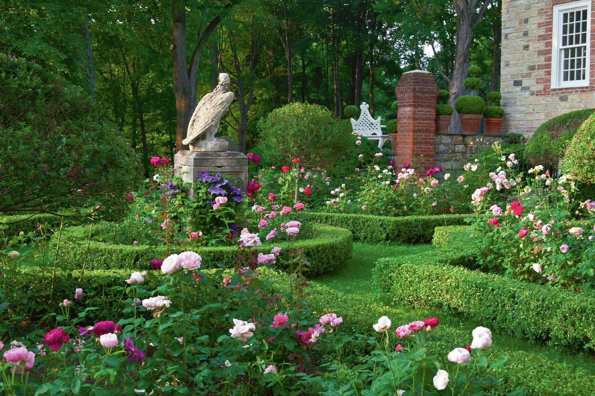 A visit with style icon Carolyne Roehm in her Connecticut garden