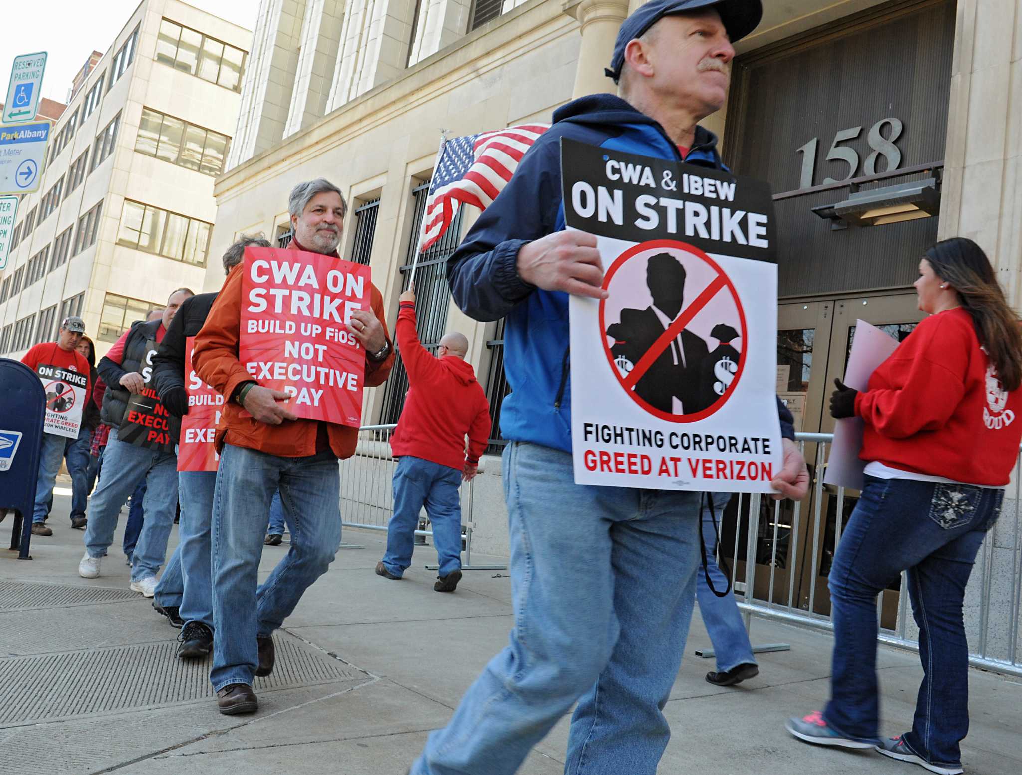 Verizon strike wins new contract; back Wednesday