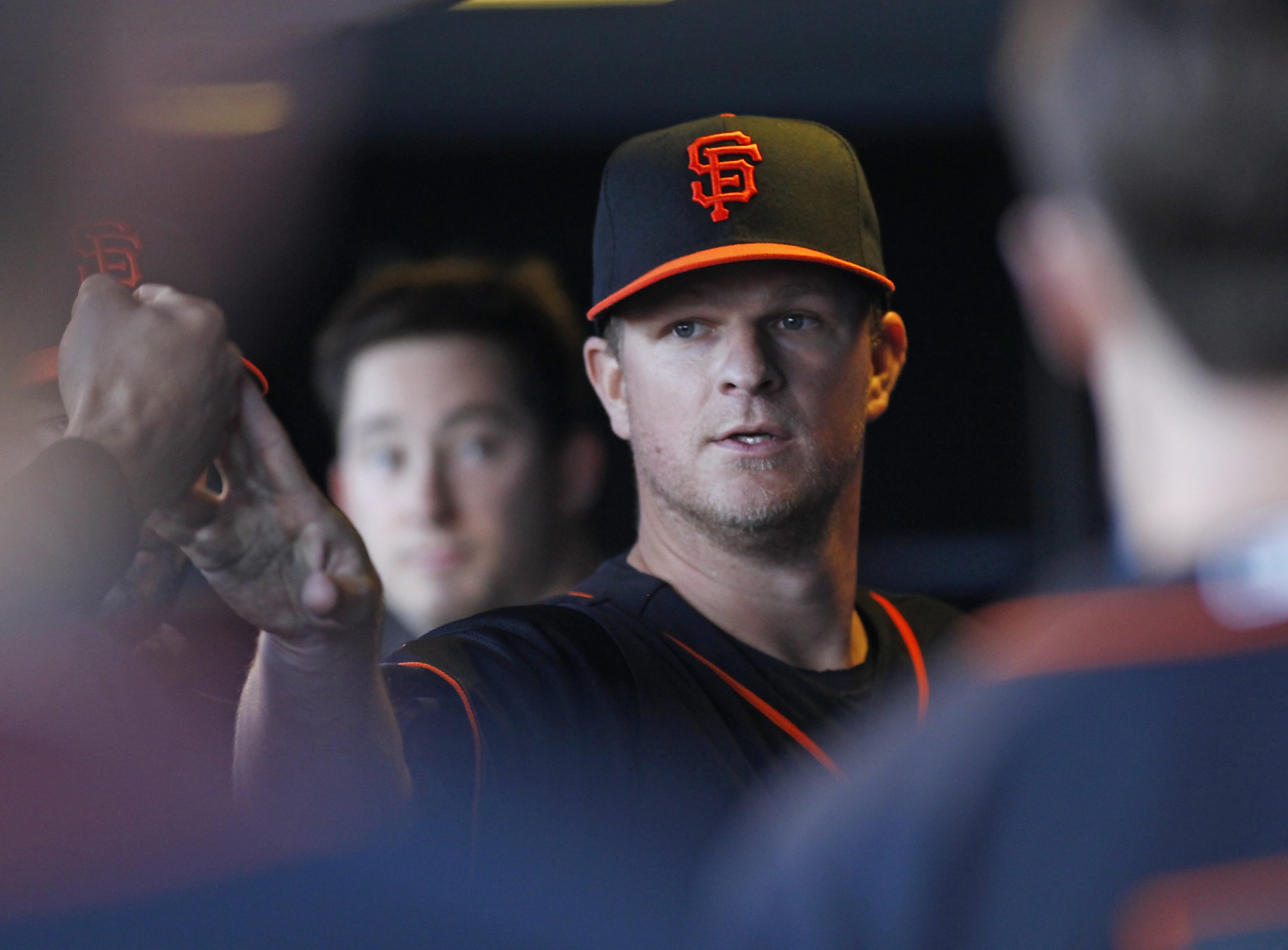 Giants place Cain on DL, call up Stratton