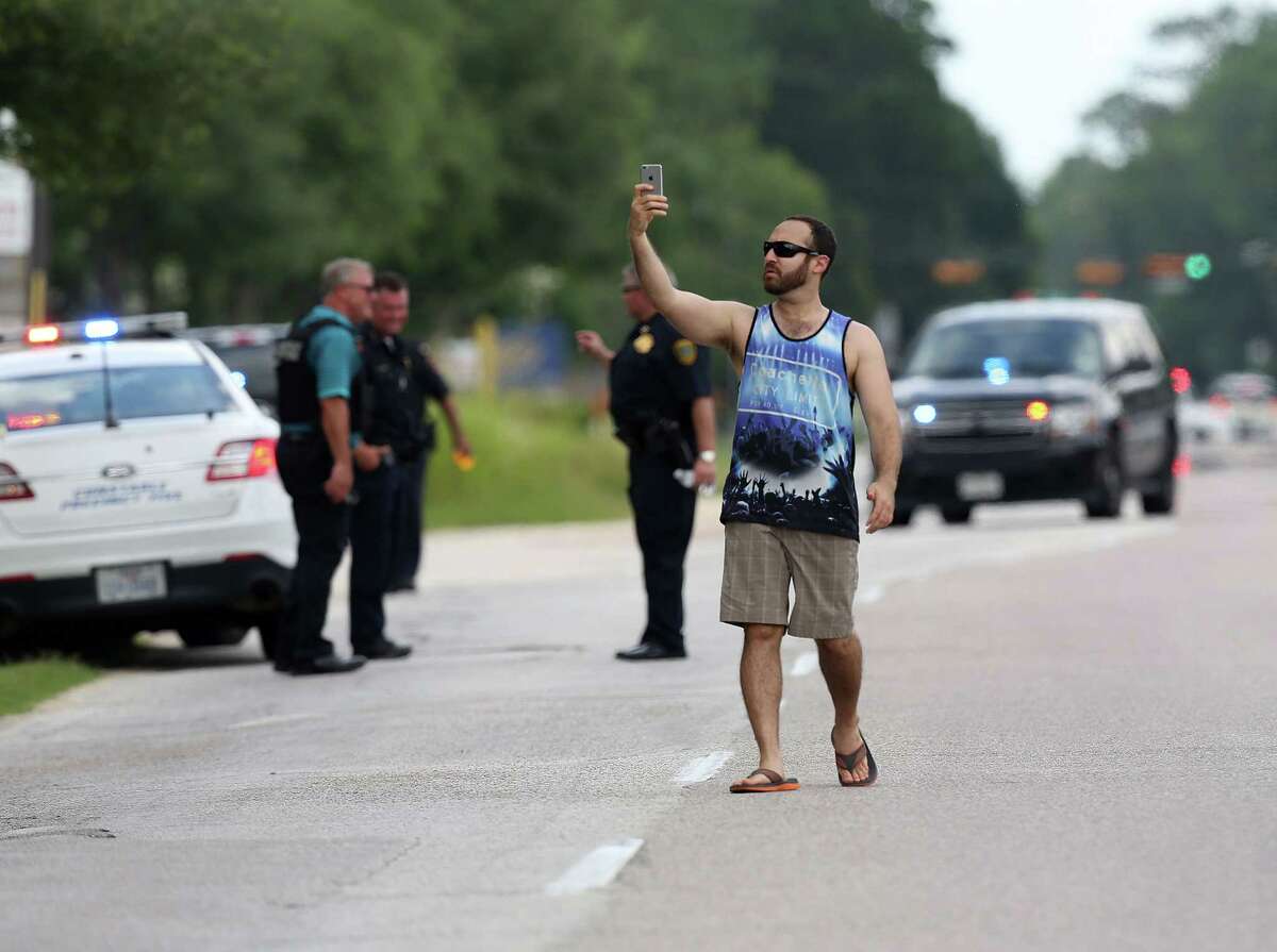 Gunman killed after firing at onlookers