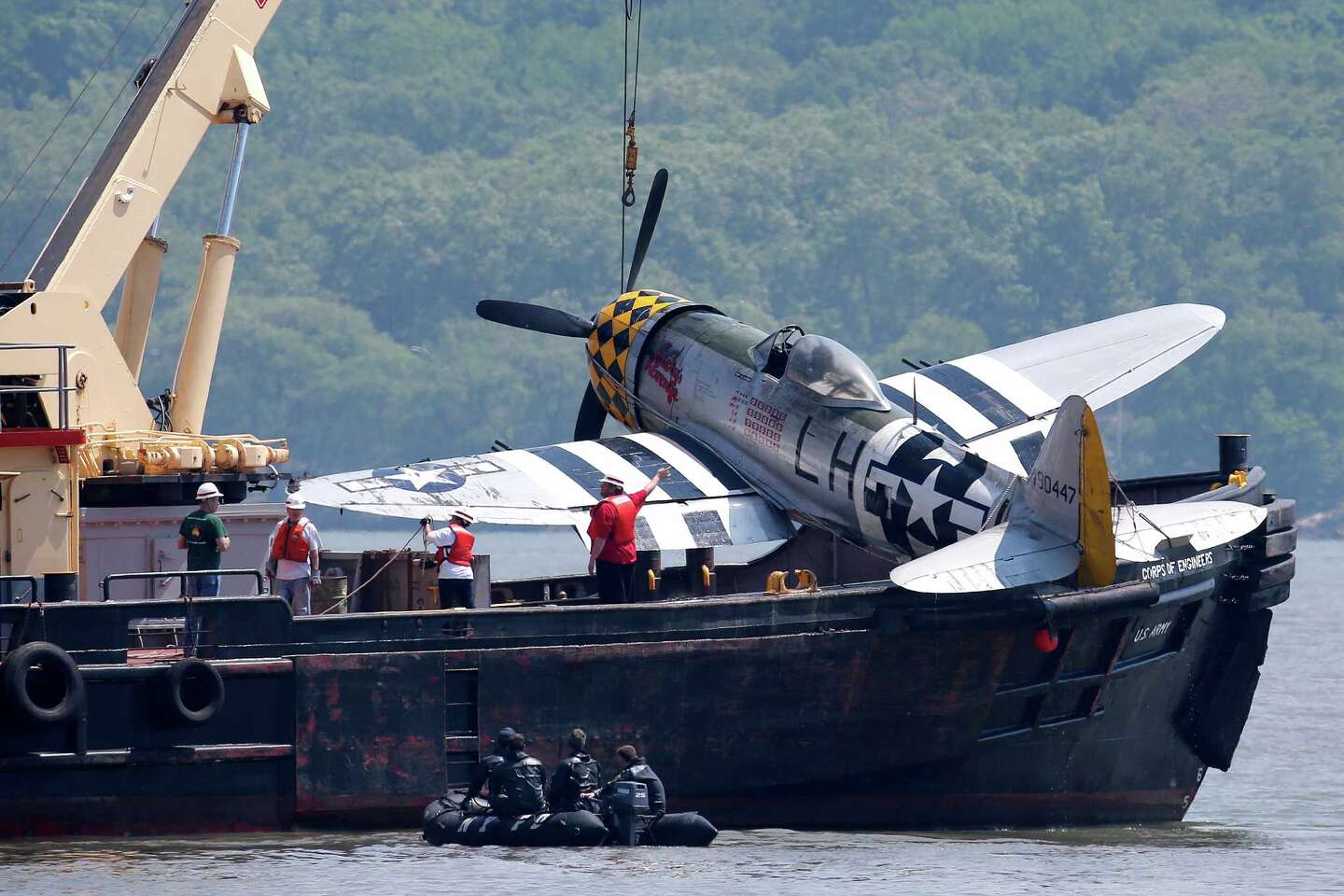 P-47 pilot who wrecked saluted by comrades