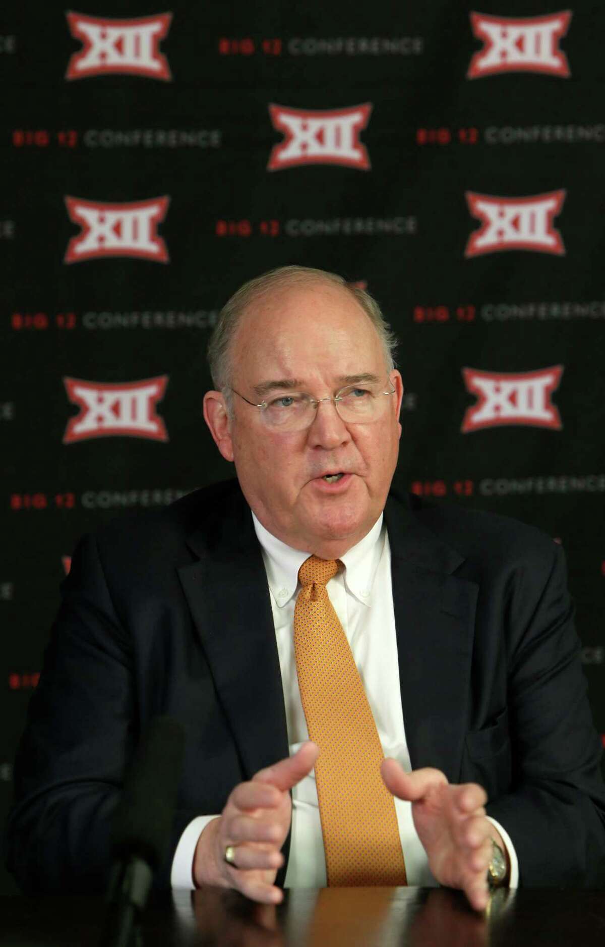 UT’s Perrin working without a contract