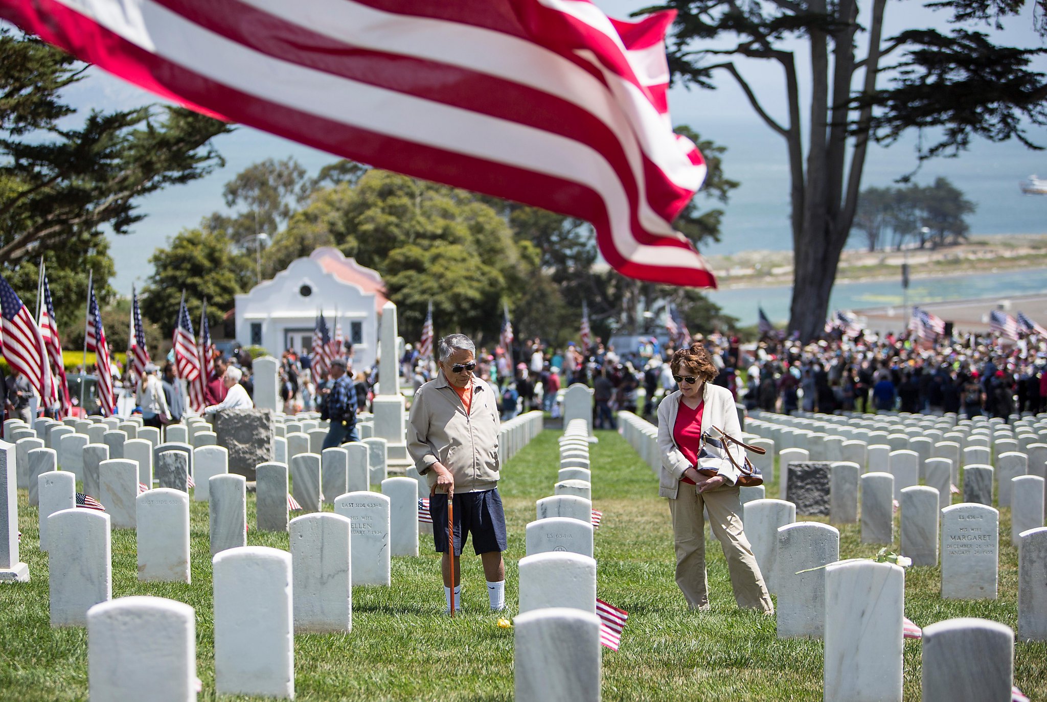 Crowd fills Presidio for somber Memorial Day ceremony