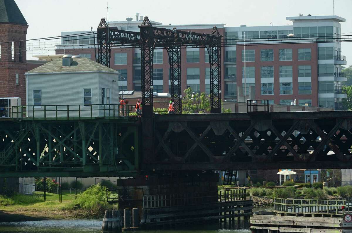 Stuck Norwalk train bridge delays Metro-North — again