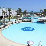 Marriott Marquis Houston debuts Texas-shaped pool in grand opening ...