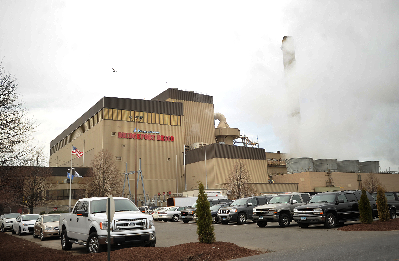 Fire damages trash plant in Bridgeport