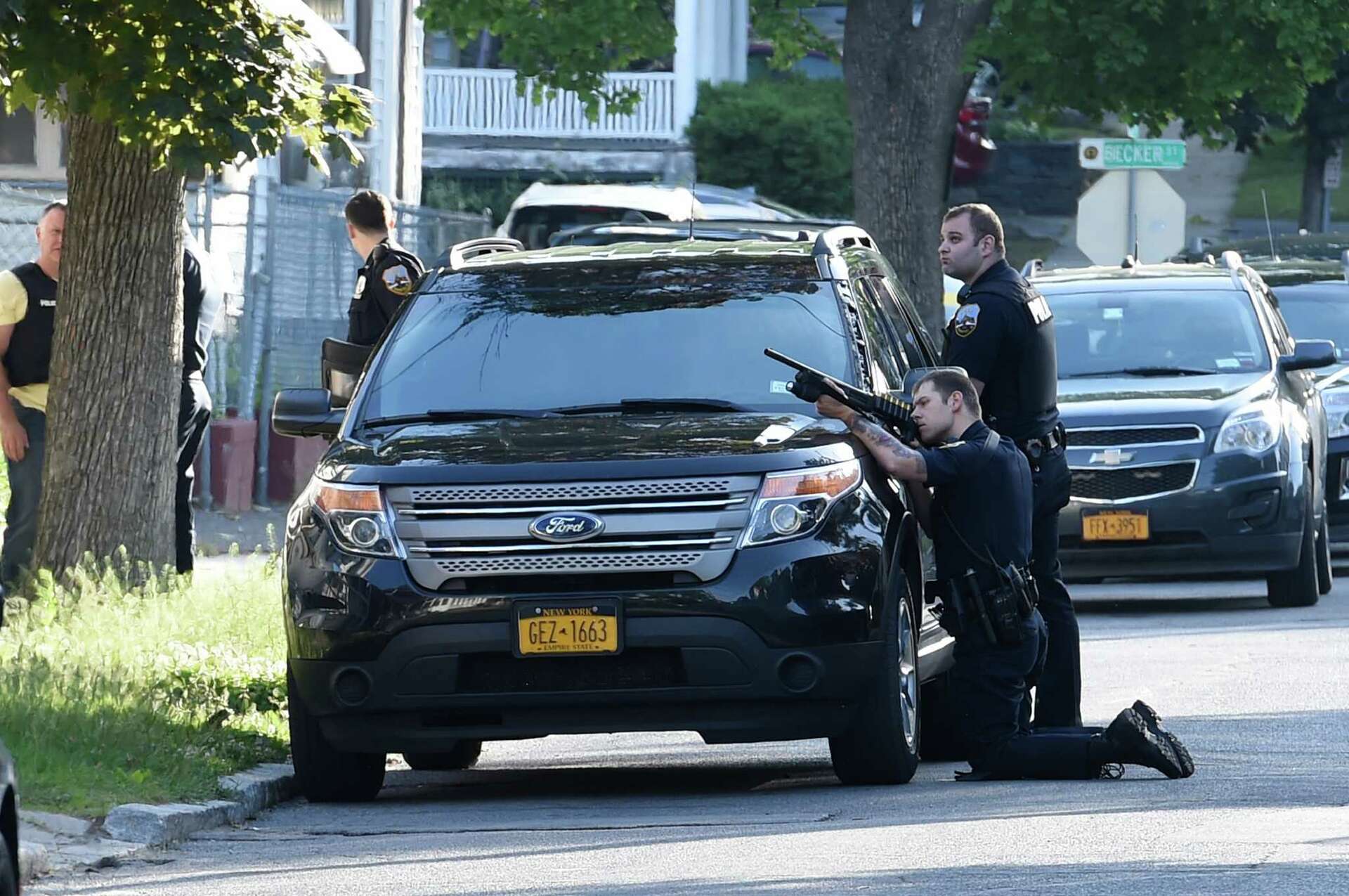 Cops storm house, man arrested after Schenectady standoff
