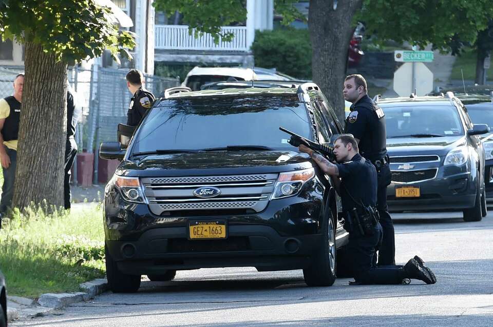 Cops storm house, man arrested after Schenectady standoff