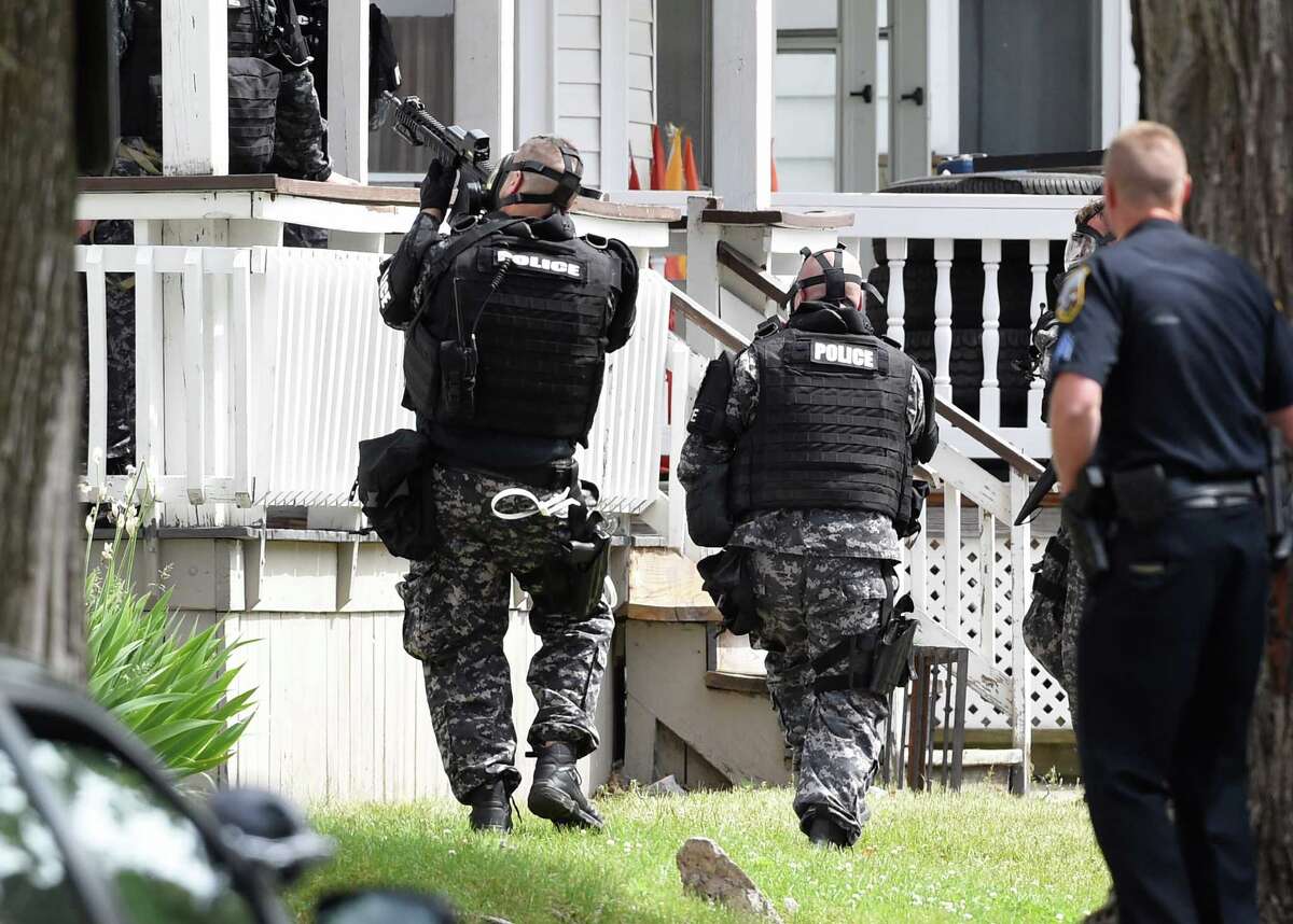 Cops storm house, man arrested after Schenectady standoff
