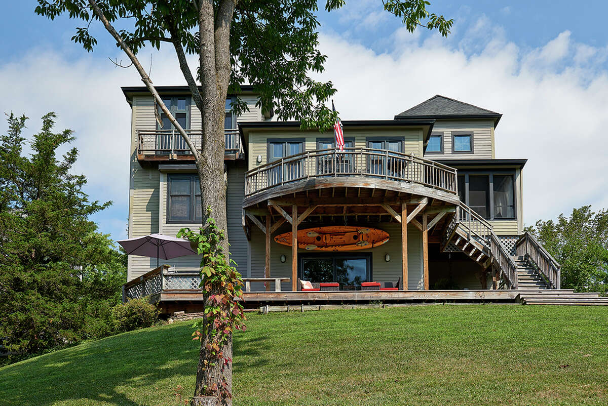 House of the Week: Lakeside contemporary in Athens