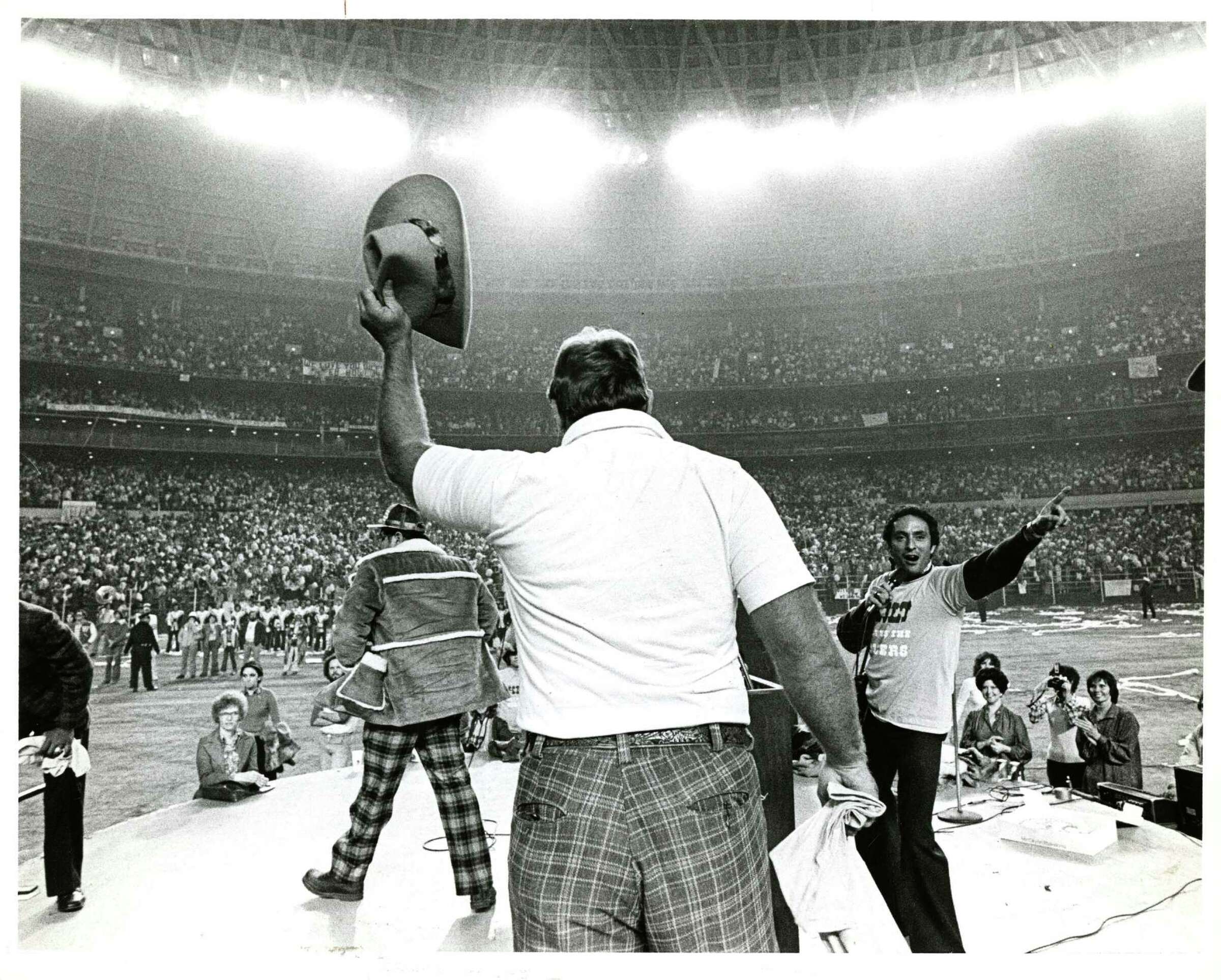 Luv ya Blue: Oilers team a perfect match for Houston