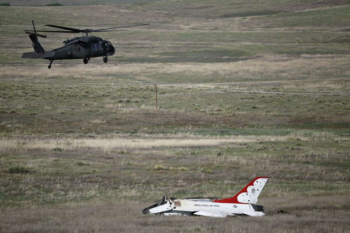 Pilot ejects before Thunderbird crash
